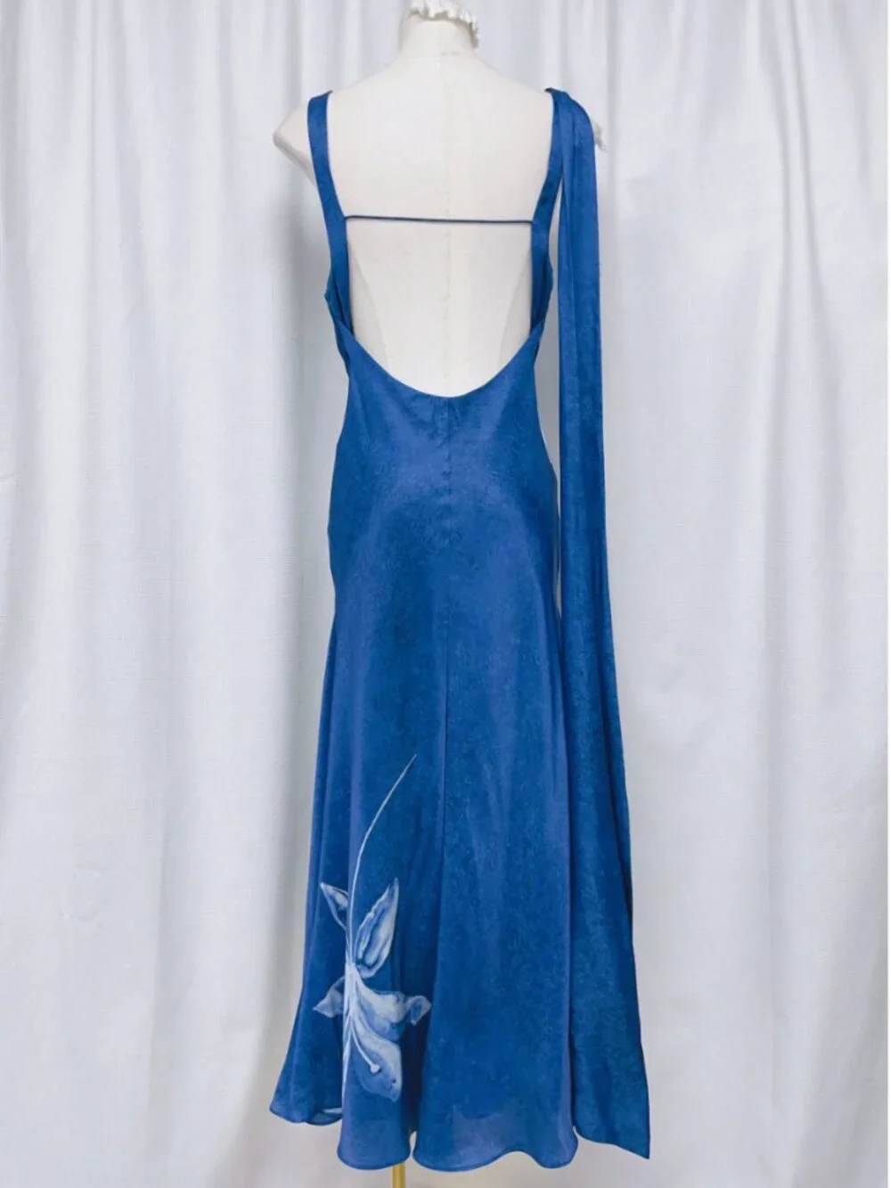 AMUR | Dresses | Best Amur Sorelle Midi Dress Sz 48 Cyanotype Scarf ...